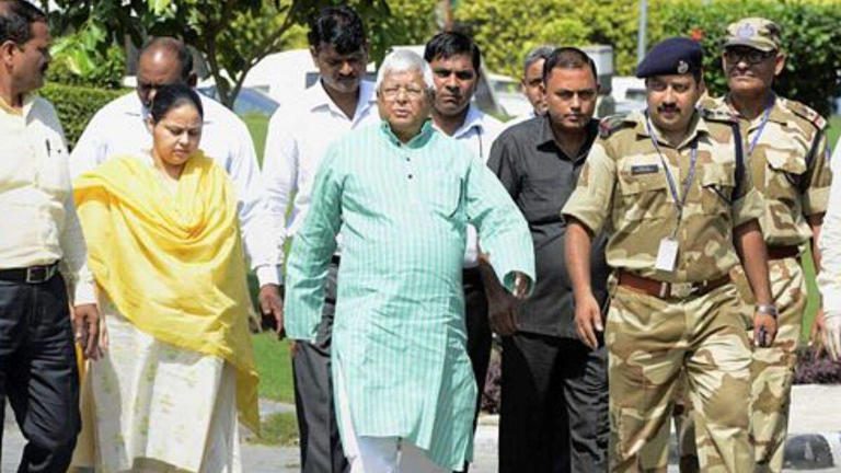 मीसा भारती के घर पहुंची CBI, लैंड फॉर जॉब केस में लालू यादव से पूछताछ